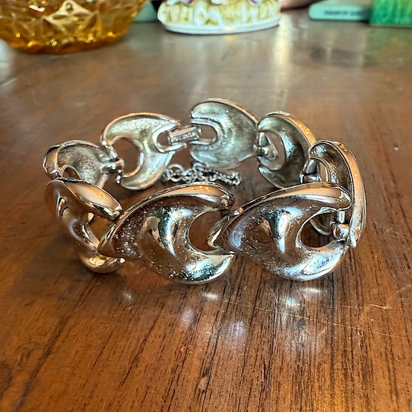 Jewelry Vintage Monet Silvertone Sculptural Link Bracelet With Safety